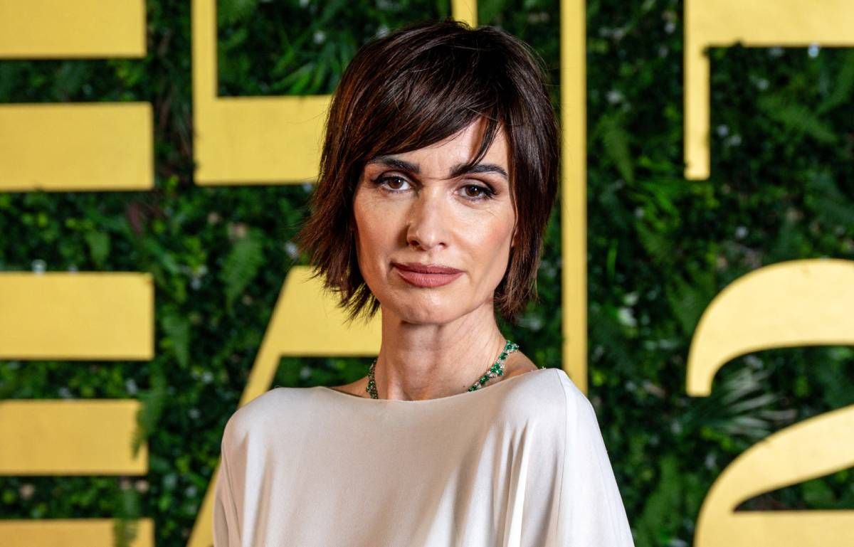 PAZ VEGA | Paz Vega estrena corte de pelo (y vestidazo) sobre la ...