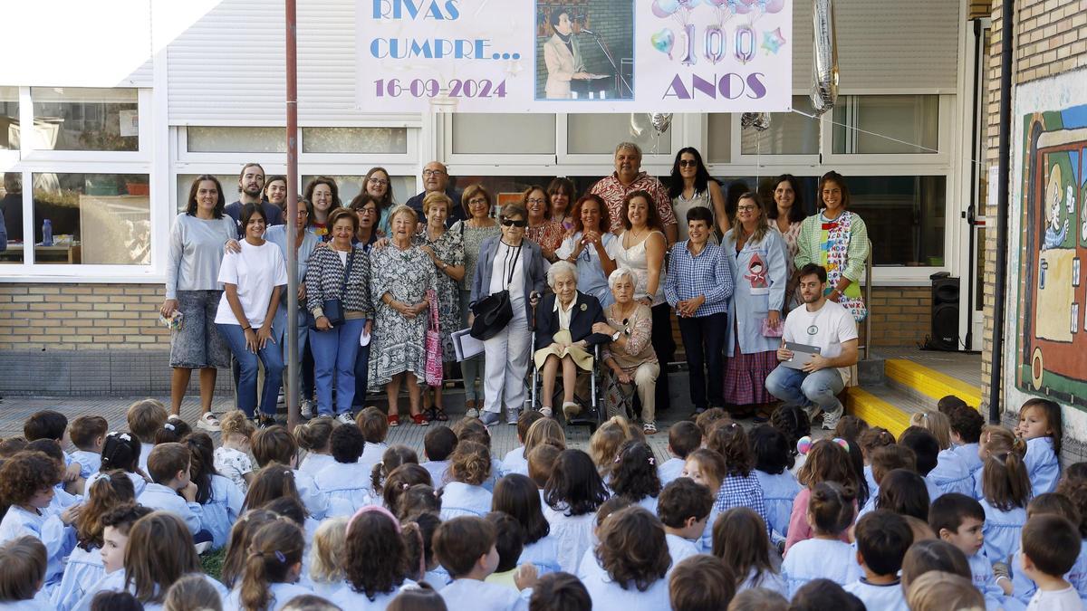 Cariñoso homenaje a la maestra centenaria