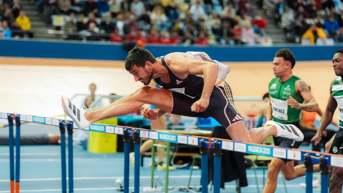 Atletismo: Quique Llopis, estrella en el 110 metros vallas del Meeting ...