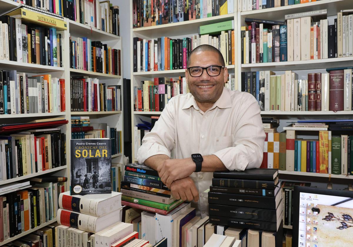 Pedro Crenes, escritor panameño afincado en Vigo: «Publicar literatura ...