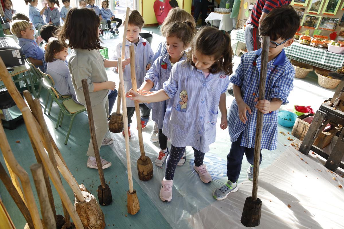 En imágenes: La escuelina Las Mestas crea su propio llagar