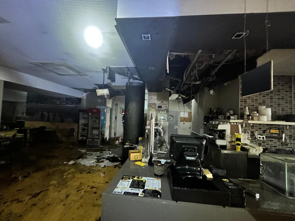 Incendio en Valencia | Un impactante incendio calcina un céntrico restaurante de València