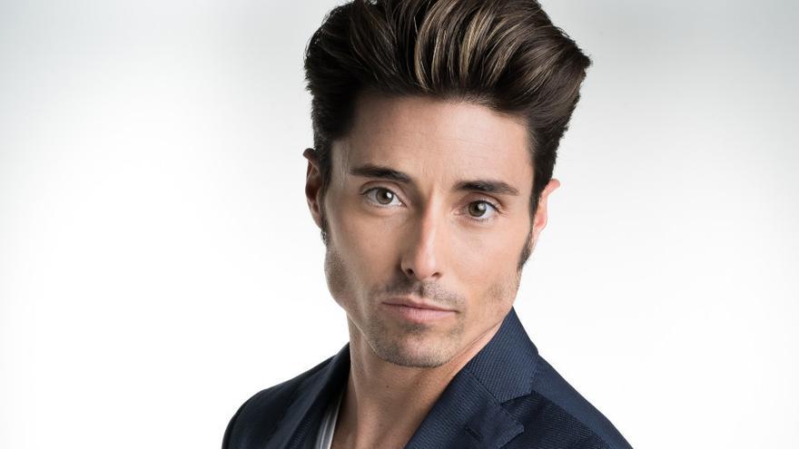 Antonio Banderas «ficha» al bailarín alicantino Aaron Cobos - Información