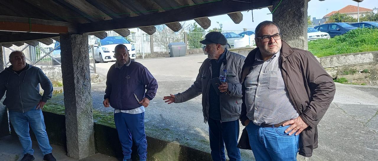 El insalubre lavadero de Vilaxoán, lleno de sedimentos fecales bajo el ...