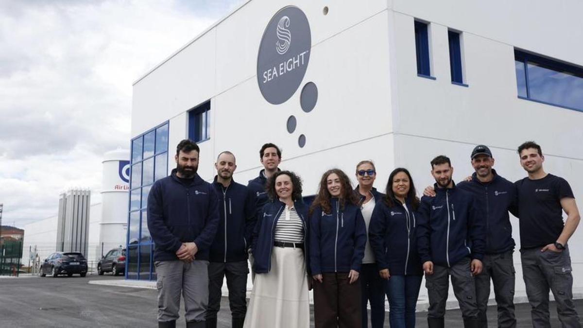 La mayor piscifactoría de Europa echa a andar en Gijón: así engordan ya ...