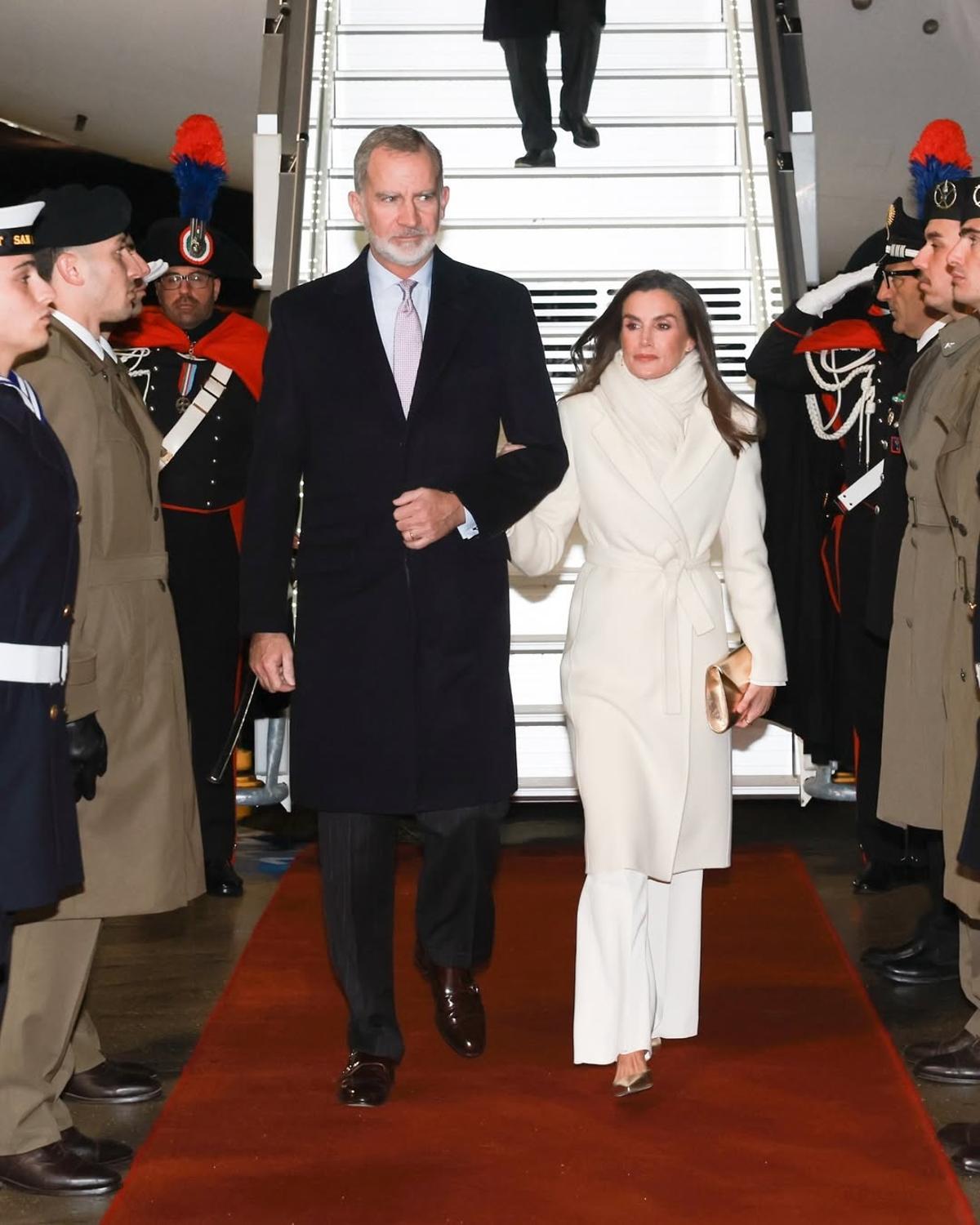 LETIZIA CONJUNTO BLANCO ITALIA | La reina Letizia deslumbra en Italia ...