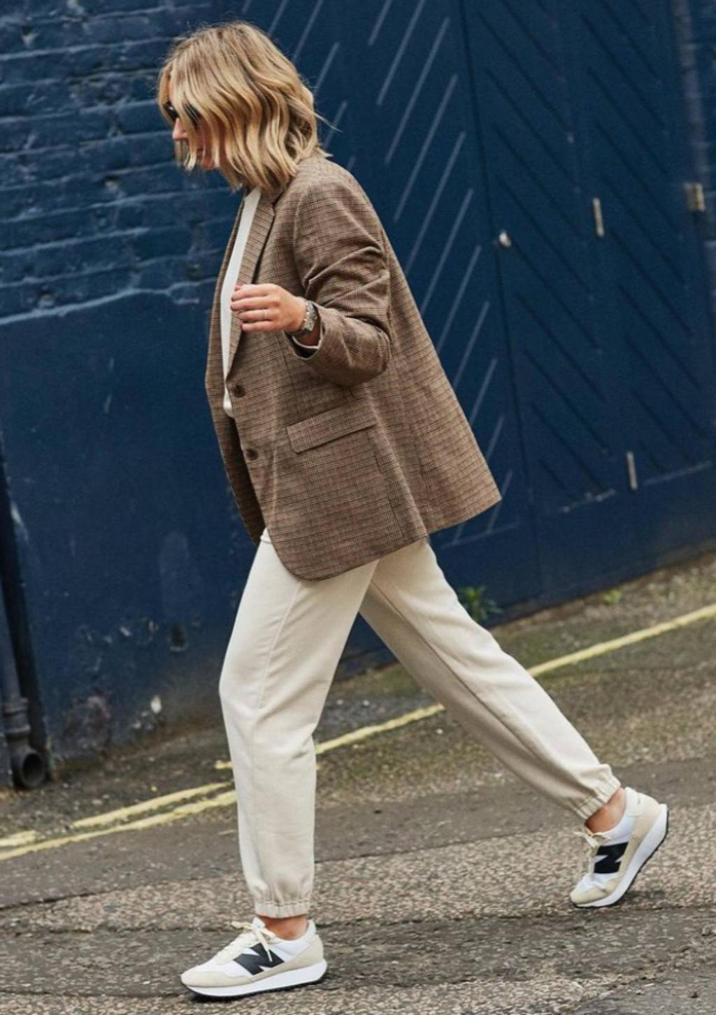 La estilista que encontró en Uniqlo el perfecto armario de entretiempo ...