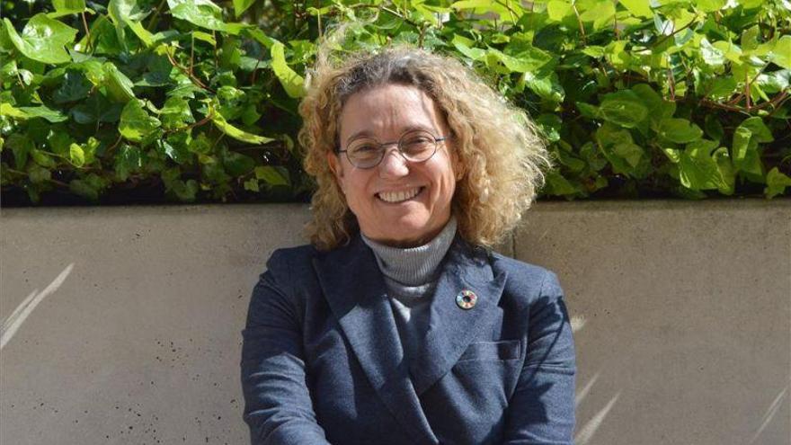 Clara Arpa: "Gestionamos este planeta de una forma totalmente descabellada"