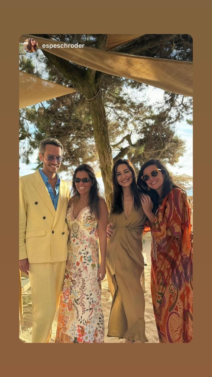 EN FOTOS: La boda en la que Vicky Martín se arrancó a cantar (con look ...