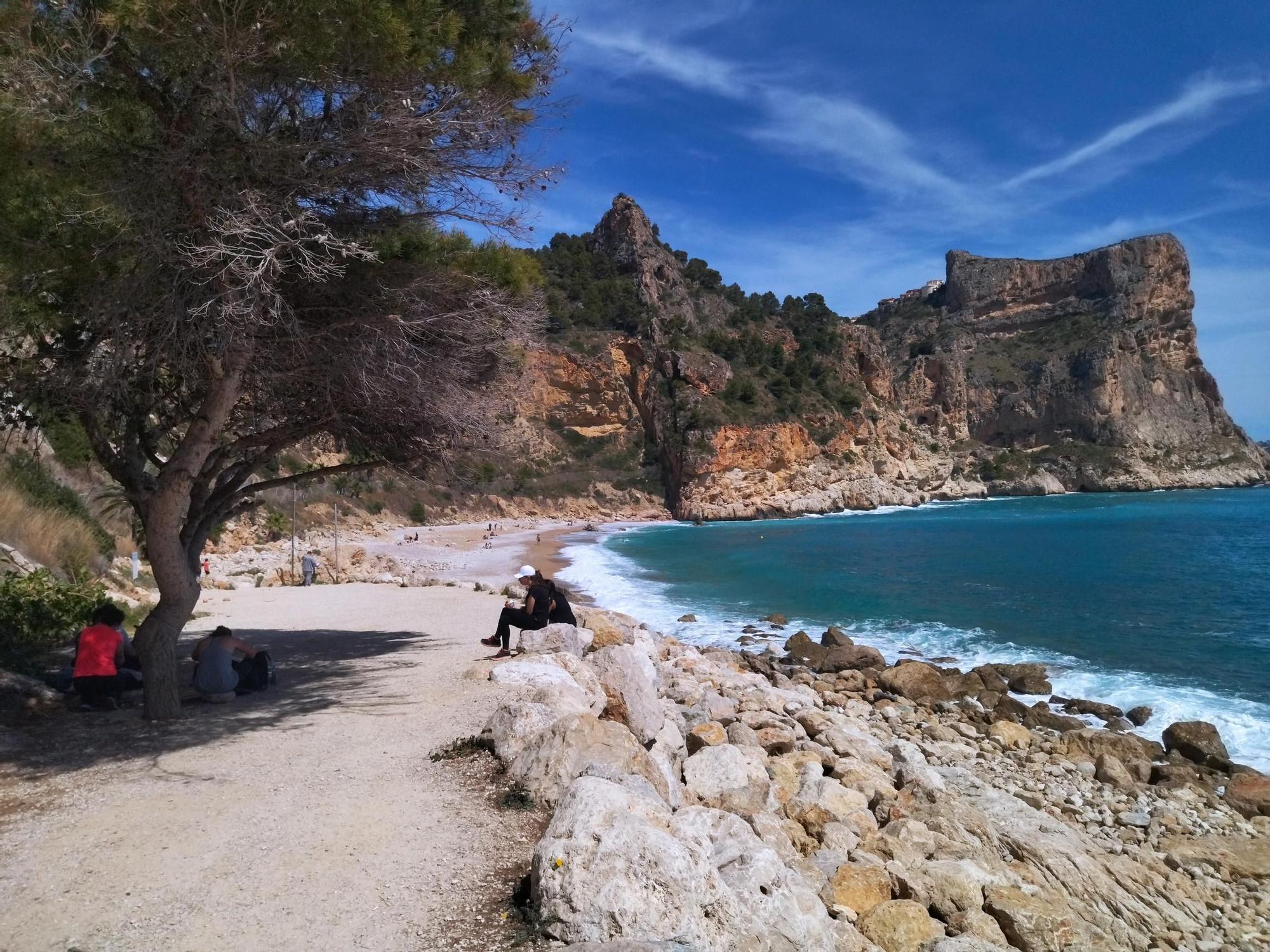 La cala del Moraig recupera la paz