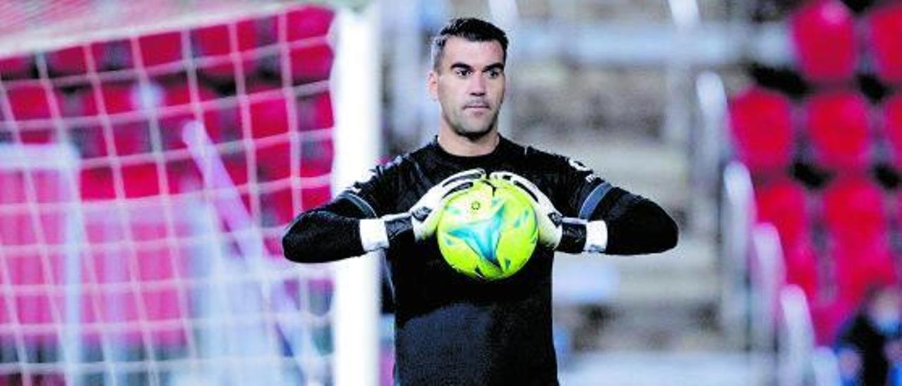 Manolo Reina se aferra a la portería