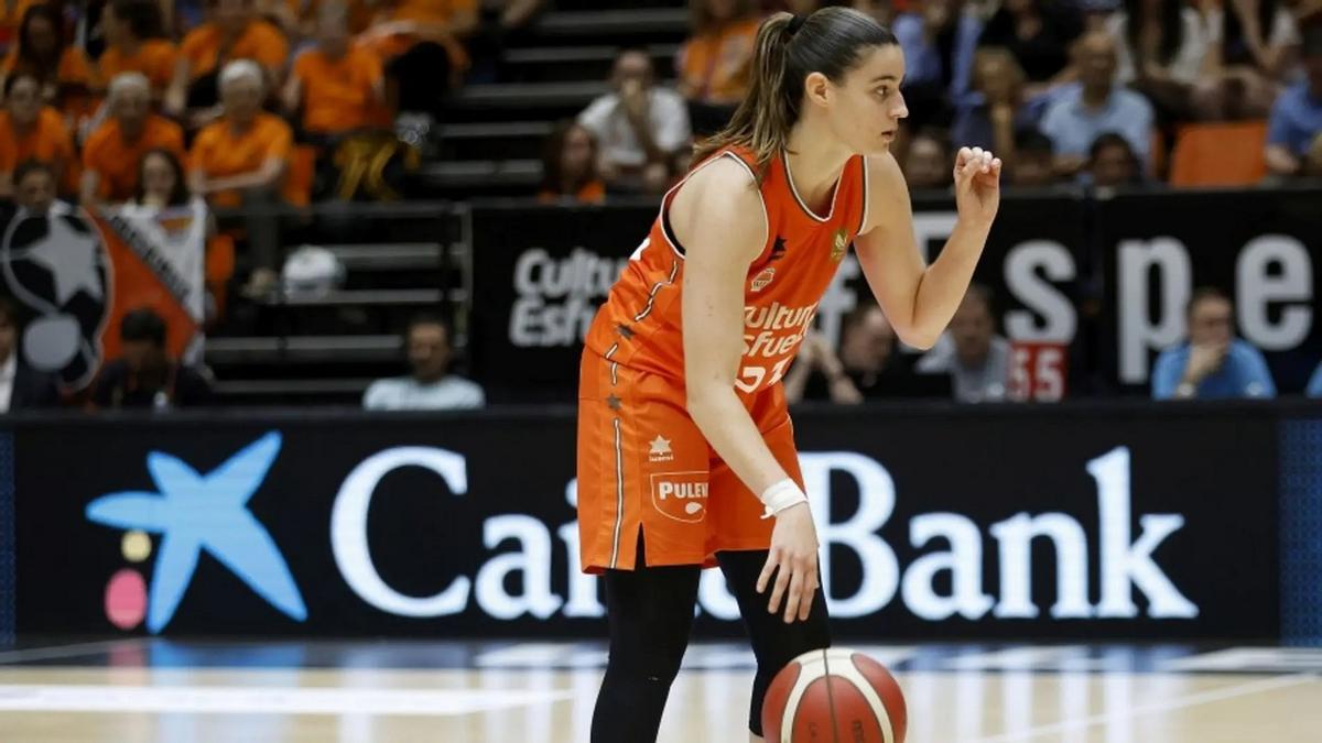 BALONCESTO | El Spar Gran Canaria ficha a la joven base Claudia Contell ...