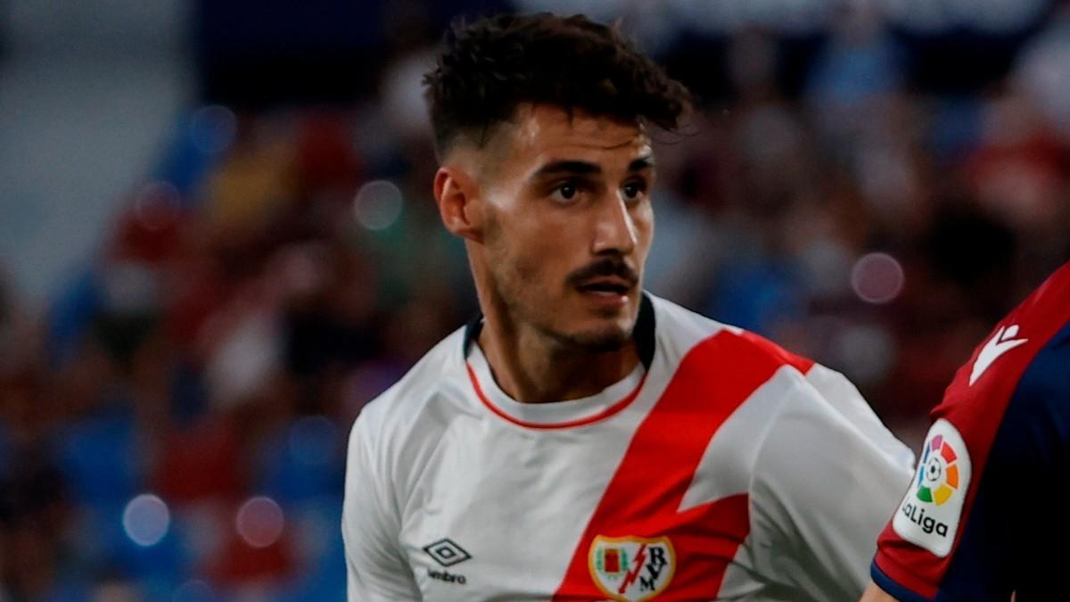 Oscar Valentín renueva con el Rayo Vallecano hasta 2025