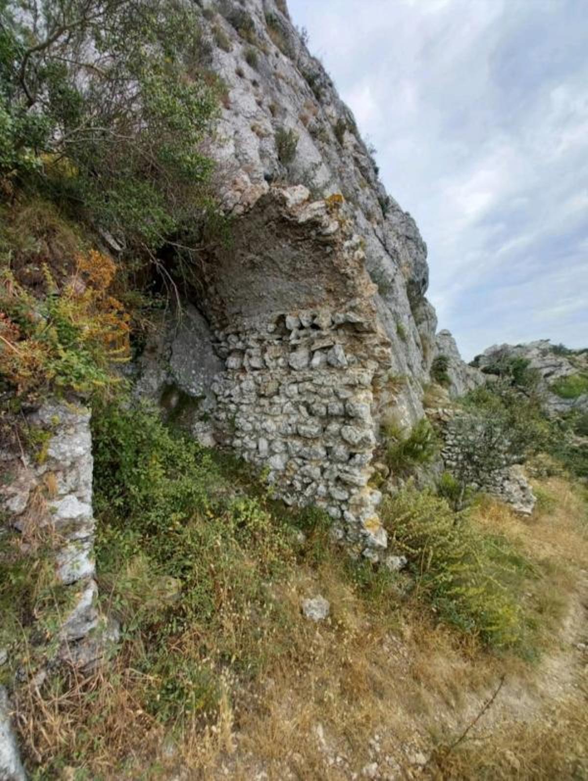 El castillo de Segària que domina la costa de Cullera a Dénia