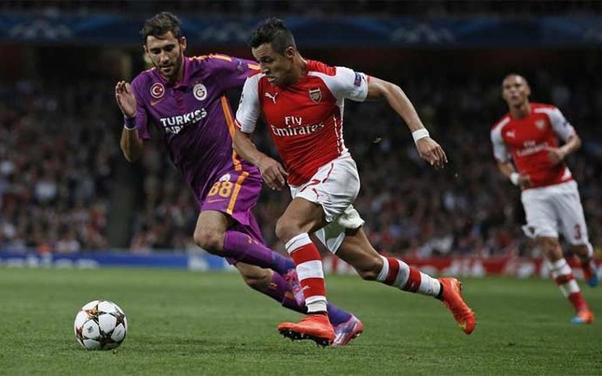 Welbeck y Alexis dan la victoria al Arsenal