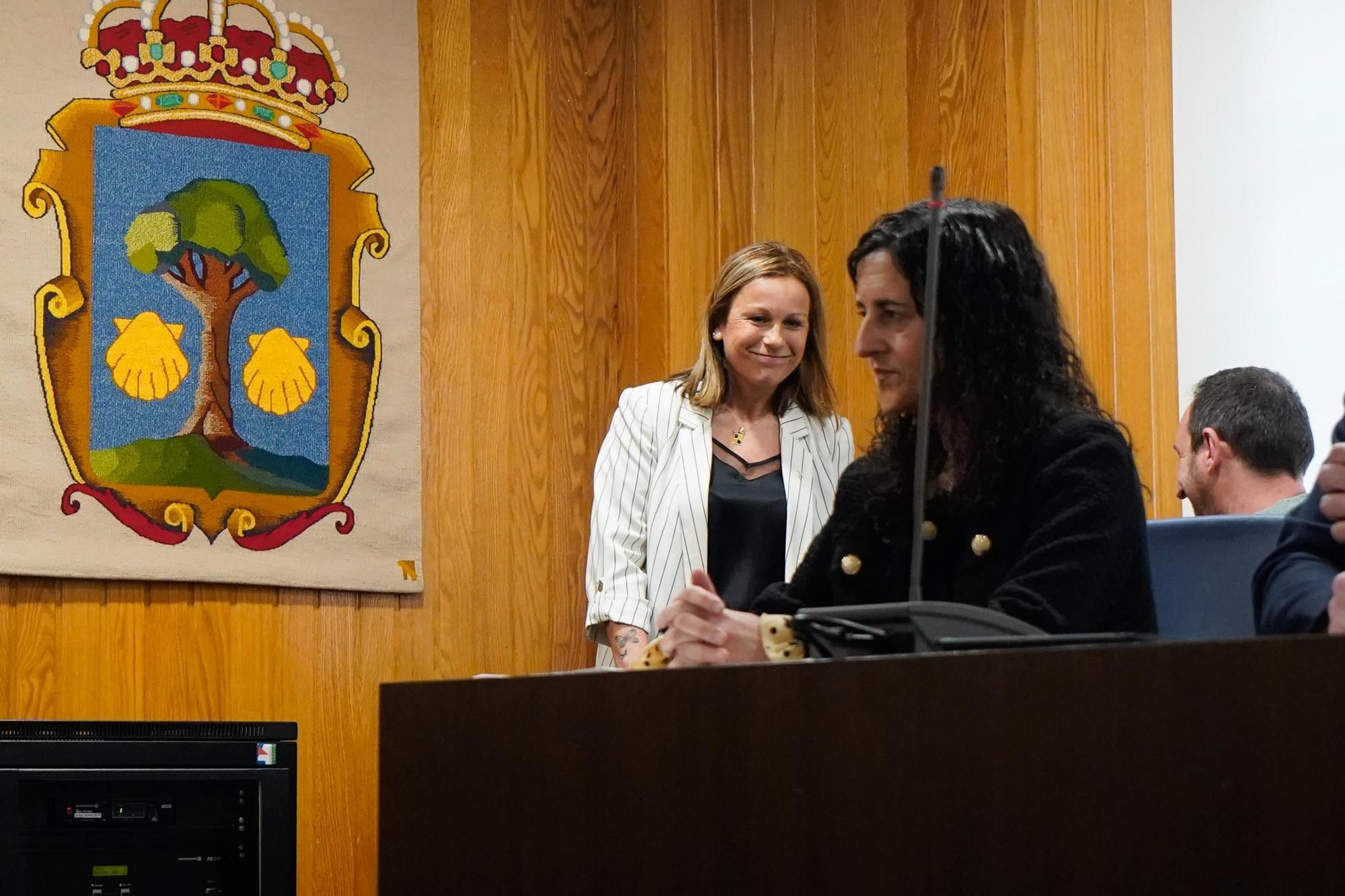 María Pan toma posesión como primera alcaldesa de Cambre