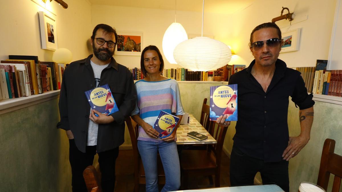 El batería de Héroes, Pedro Andreu, estrecha su relación con los libros