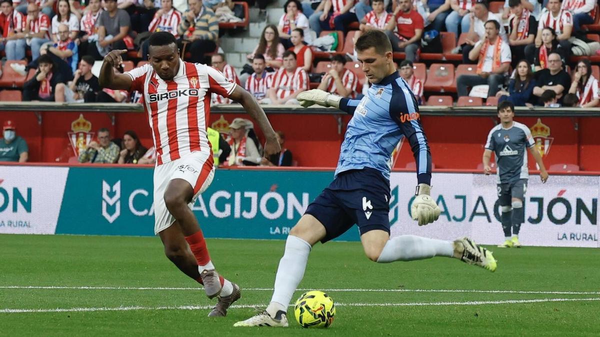 El portero Egoitz Arana: una apuesta a largo plazo del Sporting de Gijón