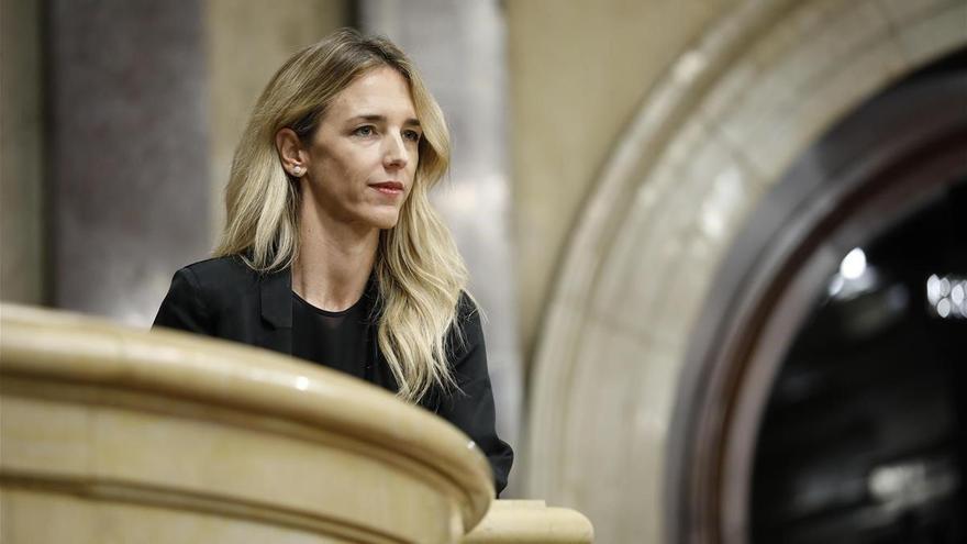 Álvarez de Toledo impulsa un vídeo con 183 vivas al rey de personajes ...