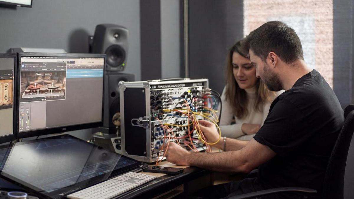 El oriolano Fran Gas acaricia el Goya