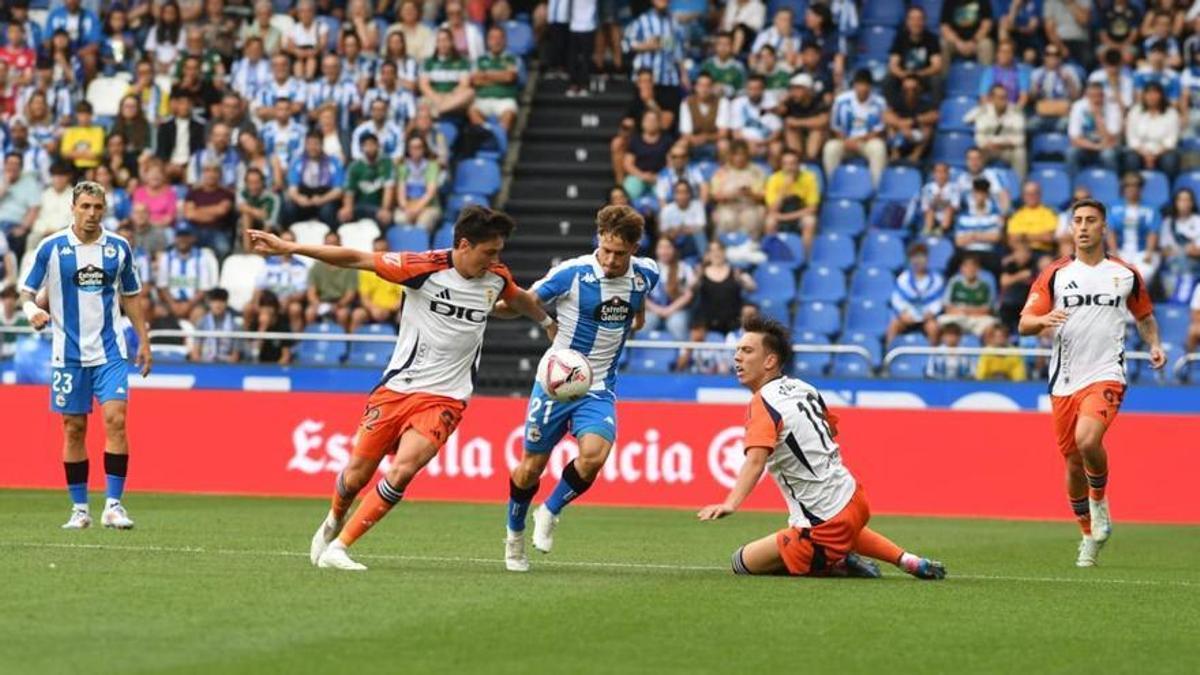 Resumen, goles y highlights del RC Deportivo 0 - 1 Real Oviedo de la jornada 1 de LaLiga Hypermotion