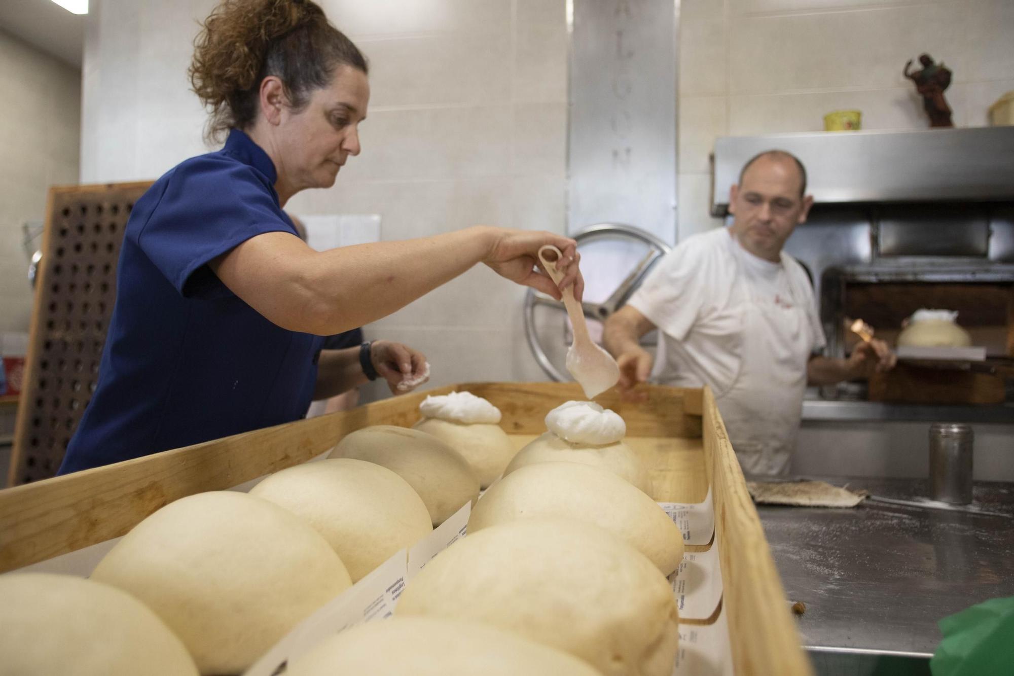 Así se elaboran los tradicionales panquemados de Alberic