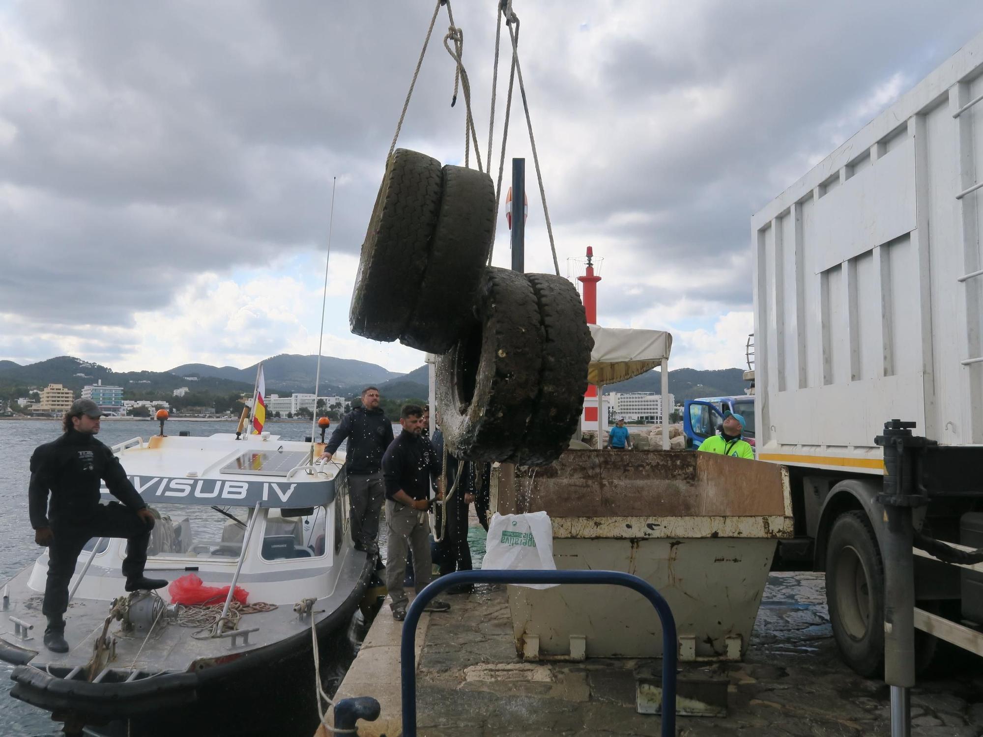 Galería: Neteja a fons de Sant Antoni - Diario de Ibiza