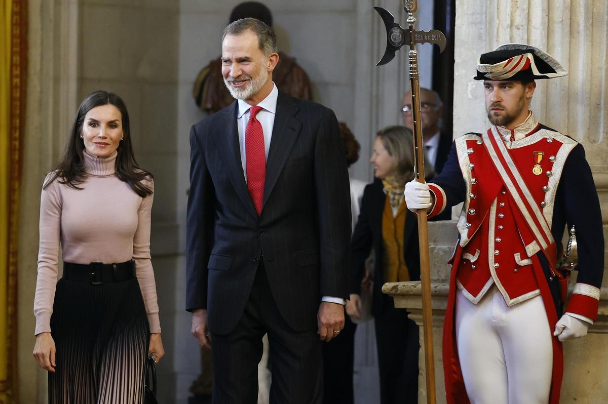 La Reina Letizia confirma que el rosa es su nuevo color favorito