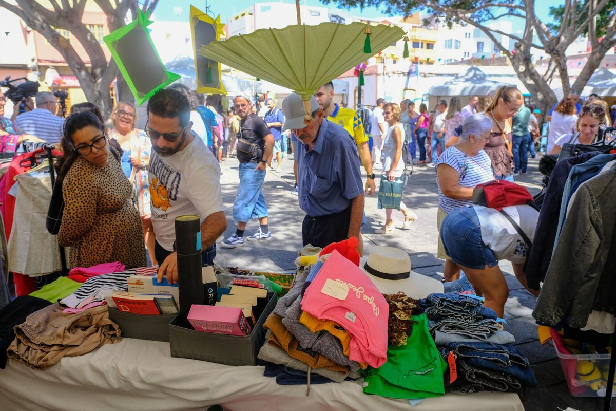FOTOS: Primer Mercado Vecinal de Segunda Mano de Telde