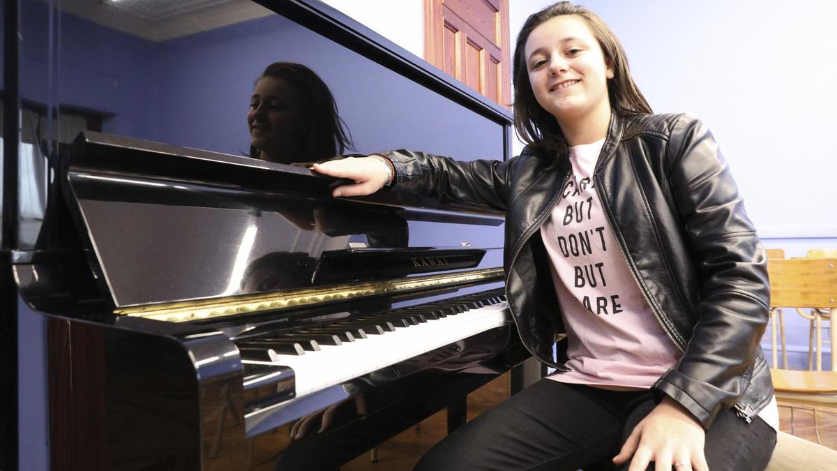 La música Henar Fernández representa a la adolescencia avilesina en la ...