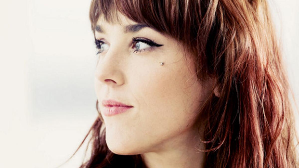 Zaz, revelación francesa, no quiere "alimentar el miedo" con canciones