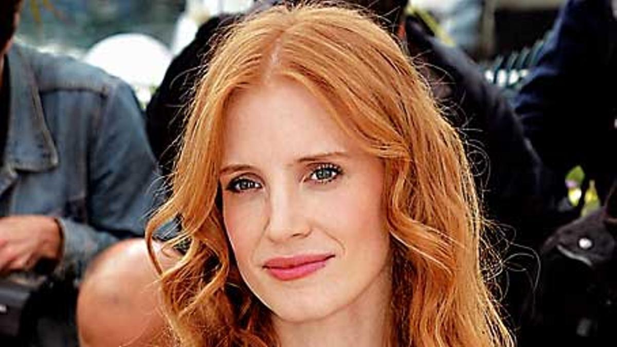 La pelirroja de moda - Woman