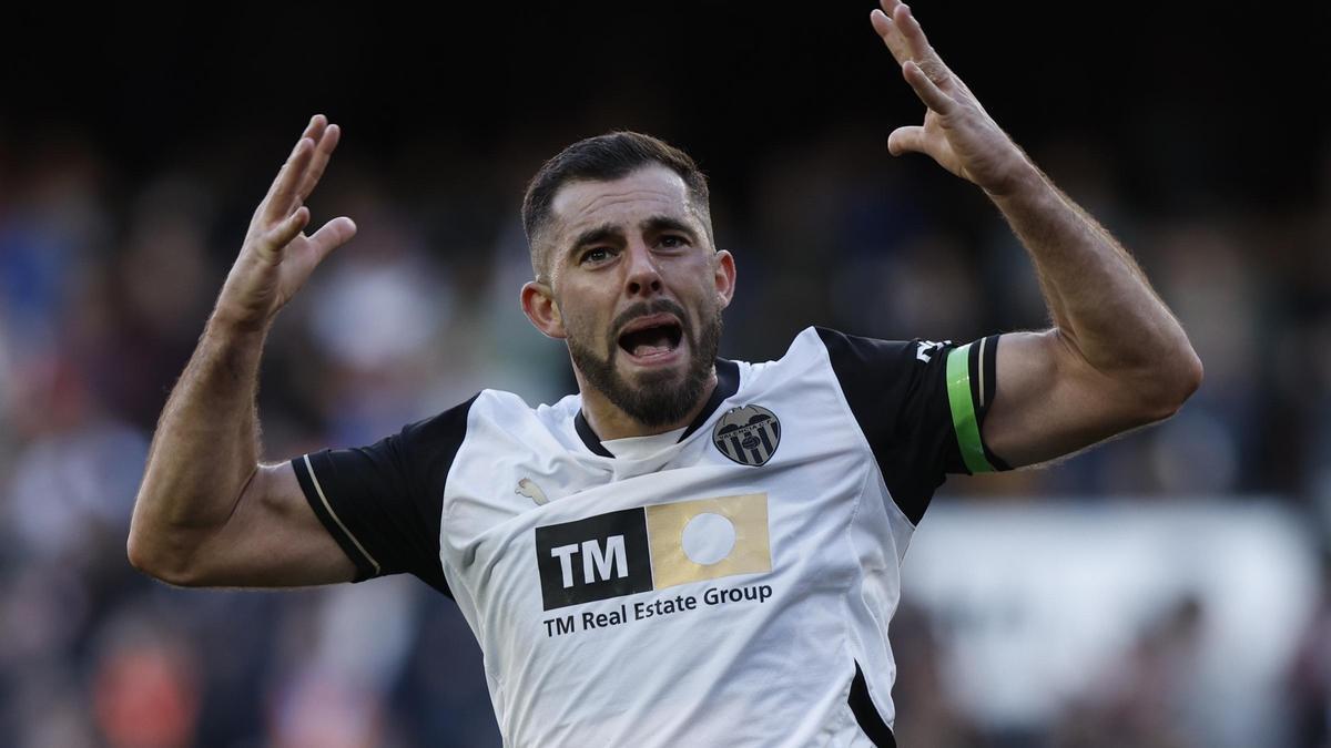 VALENCIA CF: Luis Rioja ya entrena con normalidad y estará disponible ...