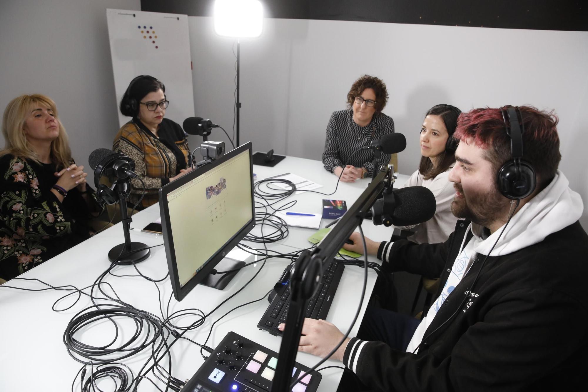 En imágenes: Gijón Impulsa pone en marcha una sala de streaming - La Nueva España