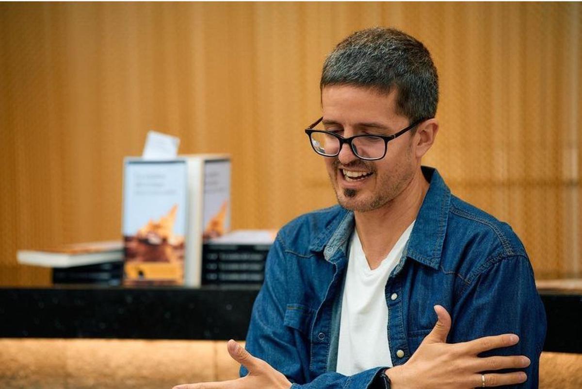 "La sombra del océano", una novela premiada entre Canarias y Alicante ...