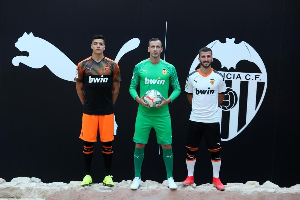 Así es la nueva equipación del Valencia CF para la temporada 2019/2020 ...