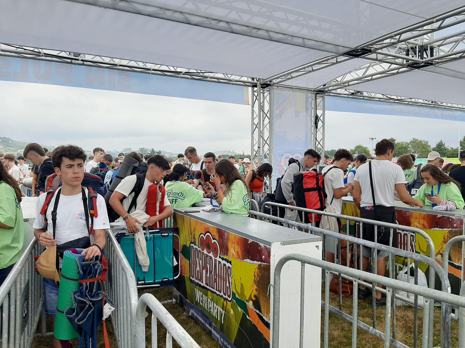 Los primeros "bombis" ya están en Llanera para acampar en La Morgal ...