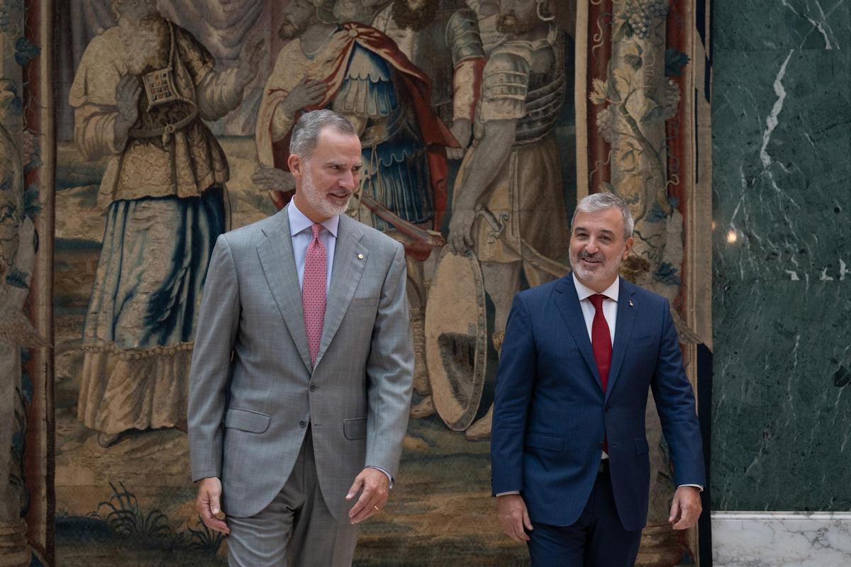 El Rey con el alcalde de Barcelona