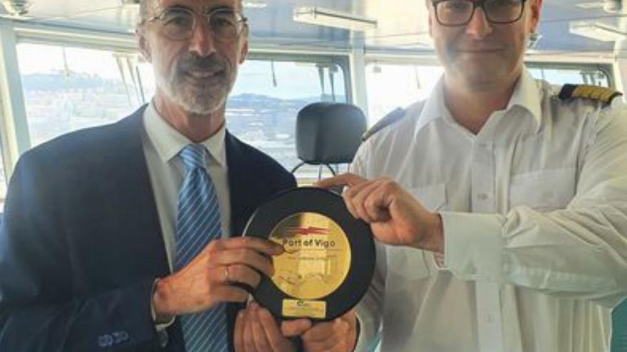 El buque híbrido Auto Achieve realiza su primera escala en España