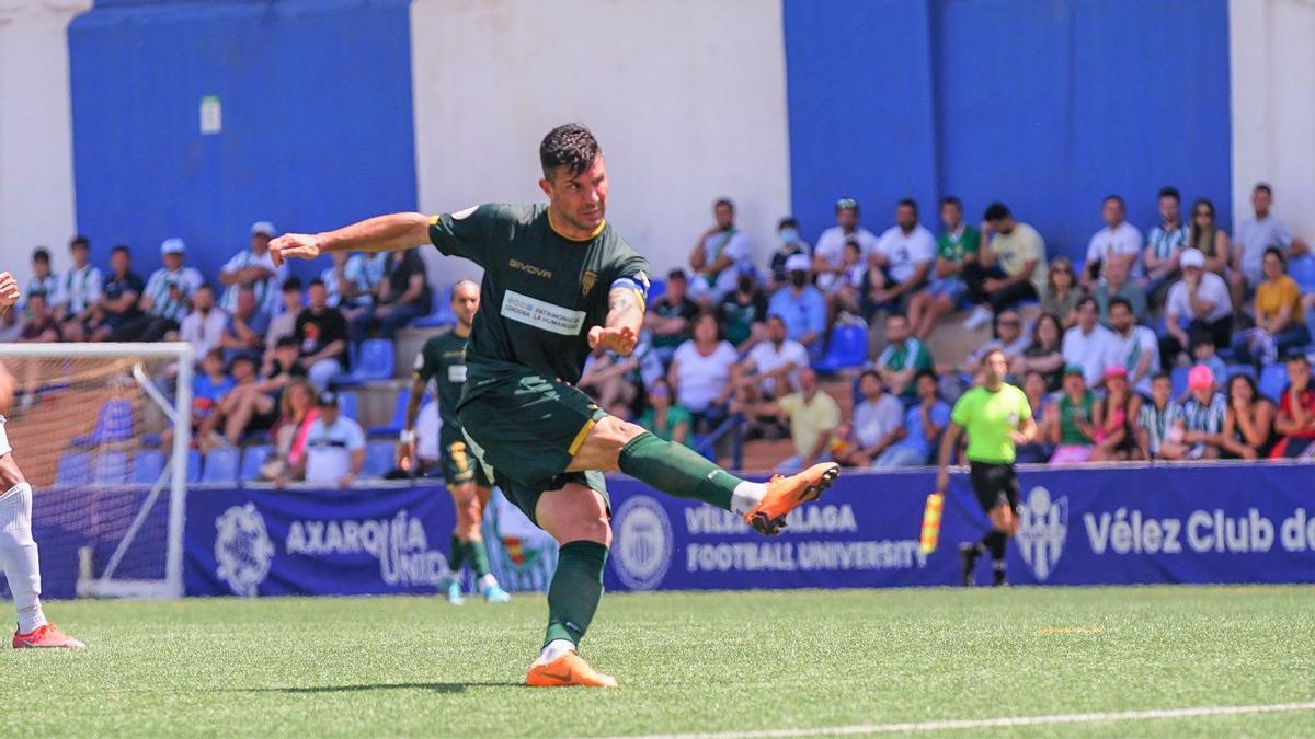 Antonio Casas se corona como rey en la batalla del gol en el Córdoba CF
