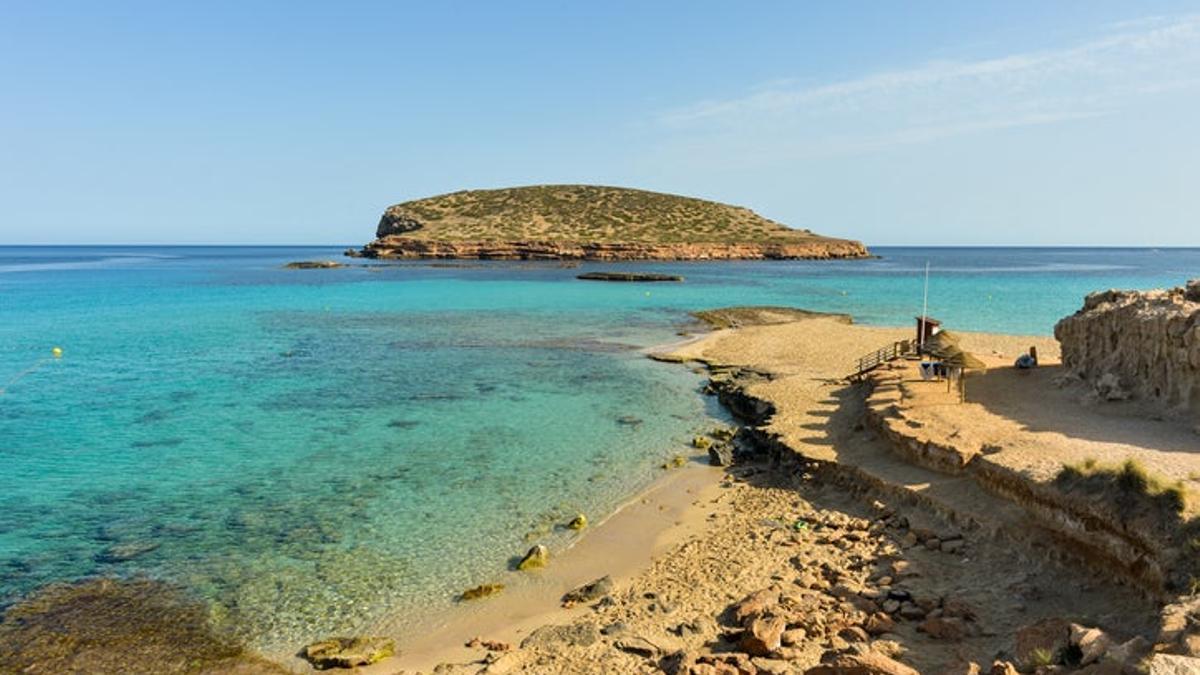 10 calas españolas donde inaugurar el verano - Viajar