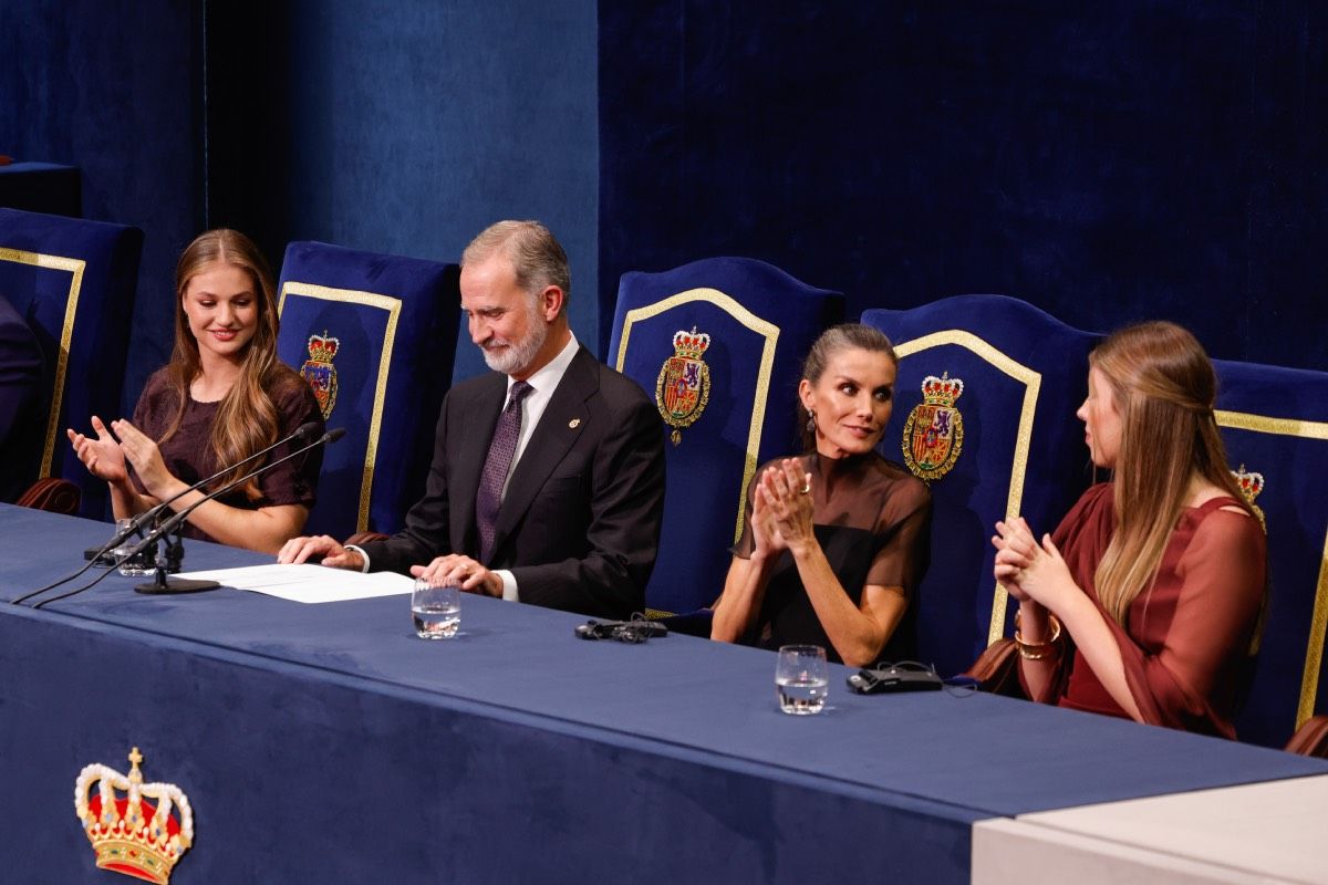 INFANTA SOFÍA GESTO LETIZIA | El discreto gesto de la infanta Sofía que 'despierta' a la reina ...