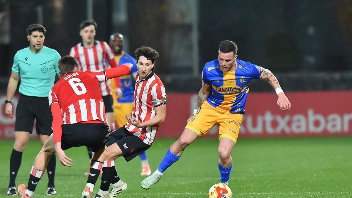 Zarpazo del Avilés en Lezama: los blanquiazules consiguen un triunfo ...