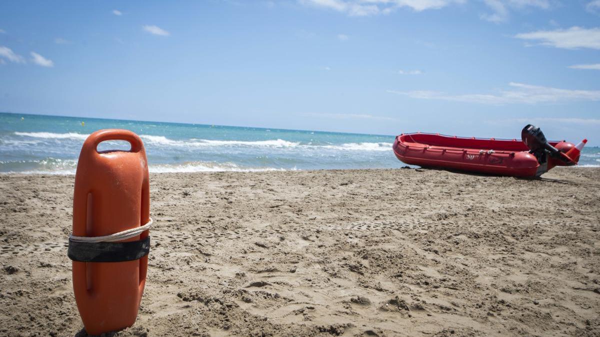 Rescate de un bañista de 21 años en la playa de Canet - Levante-EMV
