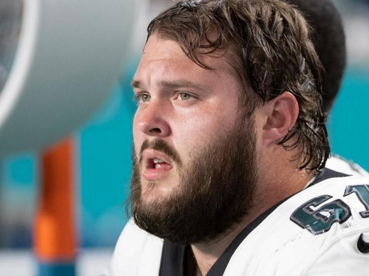 Josh Sills, jugador de los Philadelphia Eagles, acusado de violación y ...