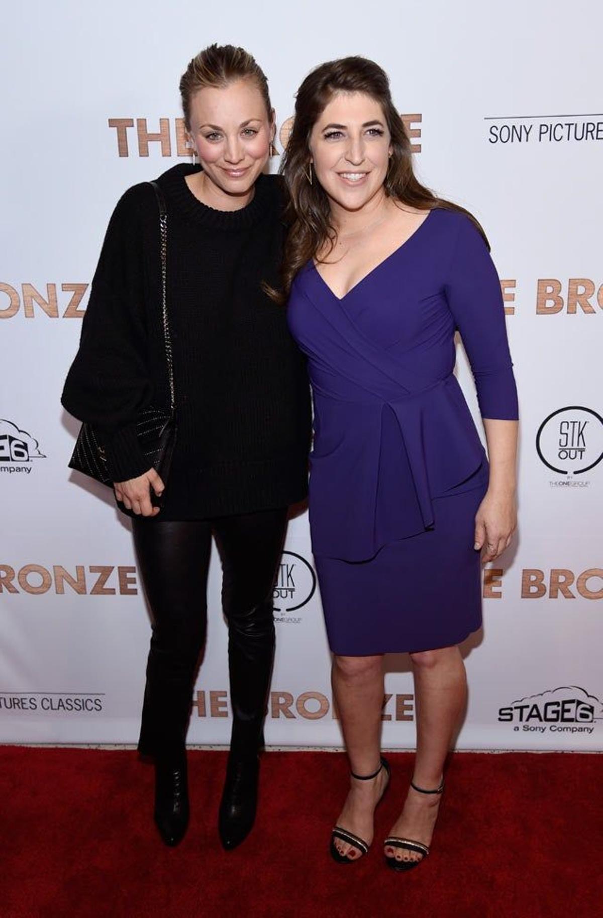 Melissa Rauch estrena 'The Bronze' con el apoyo de sus compañeros de ...