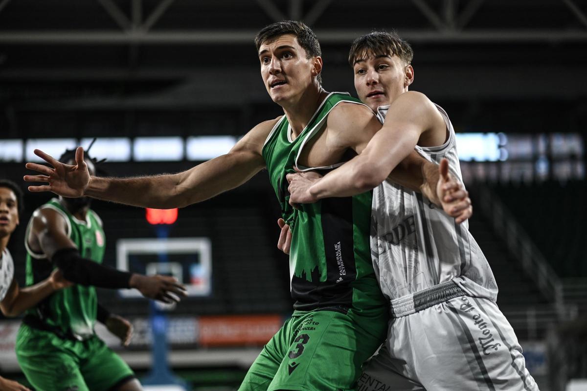 BALONCESTO Chasco del Cáceres en la fiesta de ‘Rako’