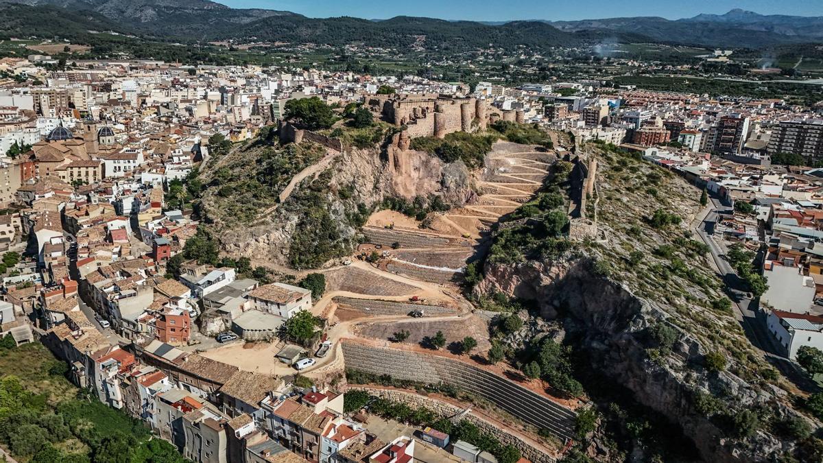 La transformación de la ladera del castillo de Onda estará terminada en ...