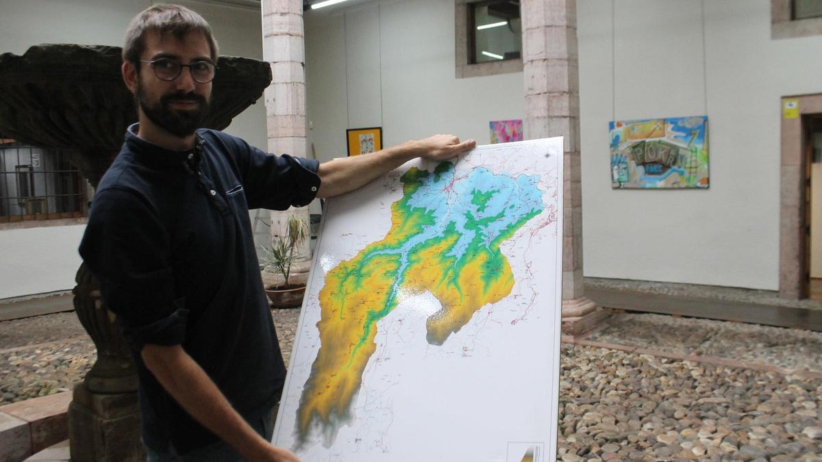 El boalés Miguel Rodríguez Monteavaro gana el Premio "Xuan María Acebal"