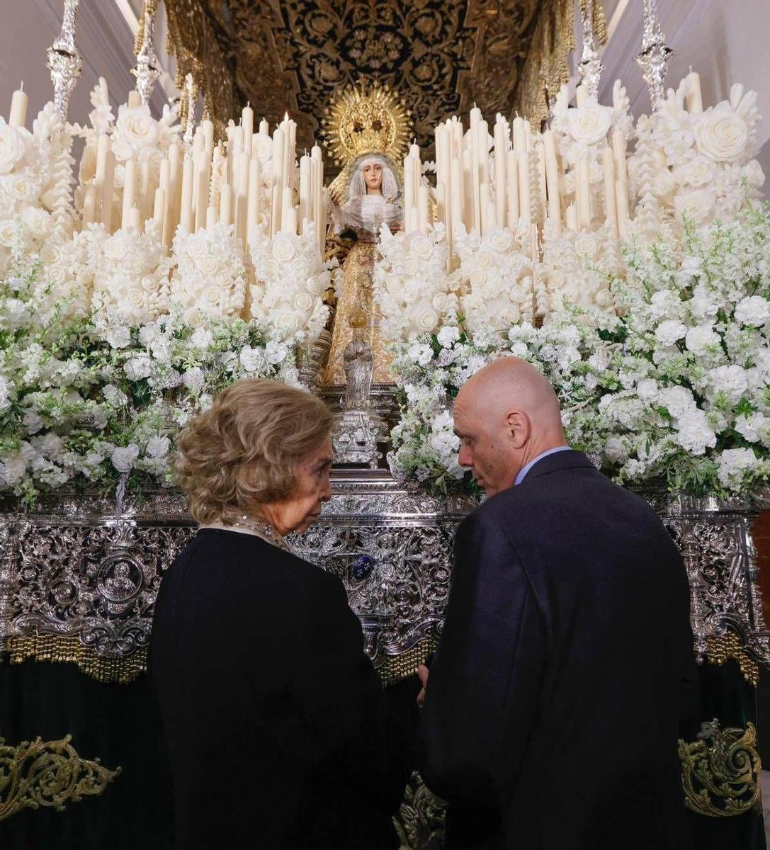 REINA SOFÍA SEMANA SANTA SEVILLA | Imágenes inéditas de la Semana Santa de la Reina Sofía en La ...